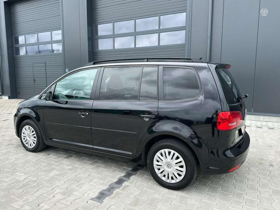 Melns Volkswagen Touran 2011 Klaipėda, ar dzinēja tilpumu 1.60 L un nobraukumu 289 tūkst. km par 5200 €, foto 13 vietnē AUTOMOTO.COM.LV