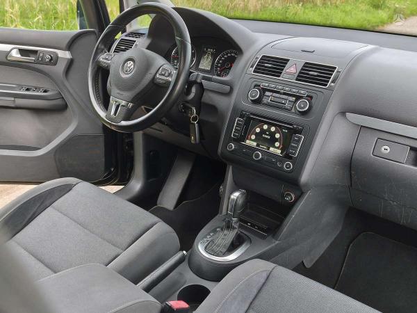 Melns Volkswagen Touran 2011 Kėdainiai, ar dzinēja tilpumu 1.60 L un nobraukumu 213 tūkst. km par 5700 €, foto 7 vietnē AUTOMOTO.COM.LV