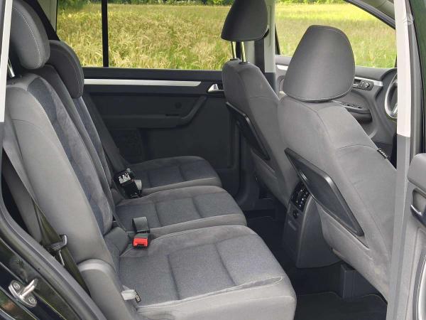 Melns Volkswagen Touran 2011 Kėdainiai, ar dzinēja tilpumu 1.60 L un nobraukumu 213 tūkst. km par 5700 €, foto 8 vietnē AUTOMOTO.COM.LV