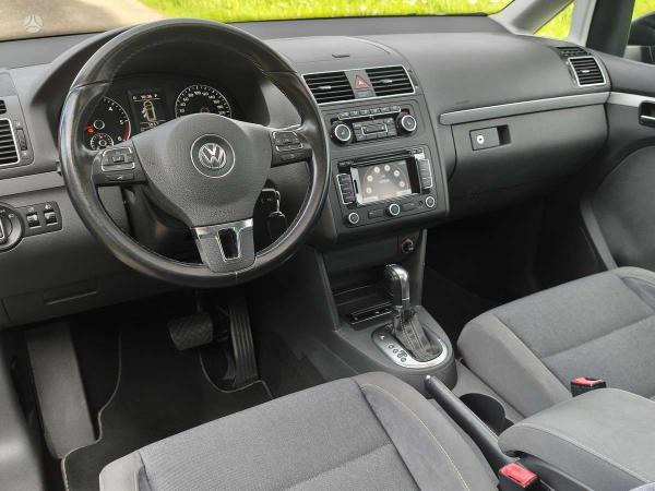 Melns Volkswagen Touran 2011 Kėdainiai, ar dzinēja tilpumu 1.60 L un nobraukumu 213 tūkst. km par 5700 €, foto 10 vietnē AUTOMOTO.COM.LV