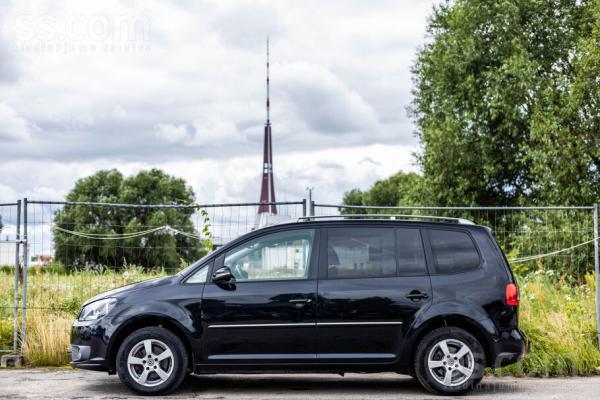 Melns Volkswagen Touran 2011 Rīga, ar dzinēja tilpumu 1.20 L un nobraukumu 304 tūkst. km par 5690 €, foto 4 vietnē AUTOMOTO.COM.LV
