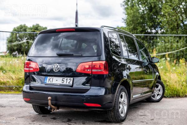 Melns Volkswagen Touran 2011 Rīga, ar dzinēja tilpumu 1.20 L un nobraukumu 304 tūkst. km par 5690 €, foto 7 vietnē AUTOMOTO.COM.LV