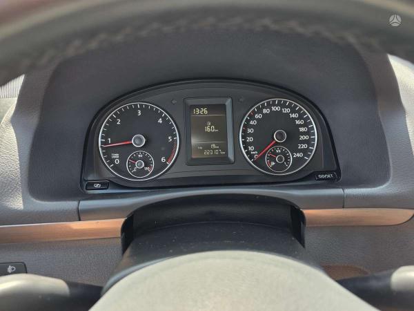 Melns Volkswagen Touran 2011 Šauļi, ar dzinēja tilpumu 1.60 L un nobraukumu 223 tūkst. km par 4350 €, foto 7 vietnē AUTOMOTO.COM.LV