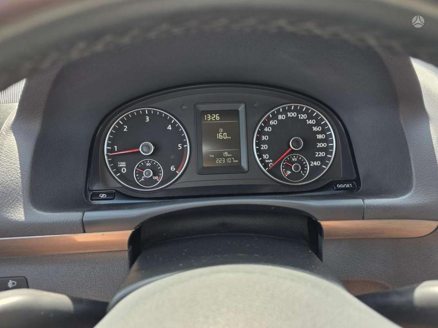 Black Volkswagen Touran 2011 in Siauliai, with an engine capacity of 1.60 L and mileage of 223 thousand km for 4350 €, photo 8 on AUTOMOTO.COM.LV