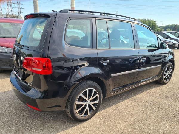 Melns Volkswagen Touran 2011 Kauņa, ar dzinēja tilpumu 1.60 L un nobraukumu 276 tūkst. km par 5200 €, foto 6 vietnē AUTOMOTO.COM.LV