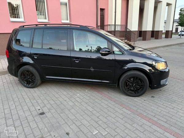Melns Volkswagen Touran 2011 Mažeikiai, ar dzinēja tilpumu 1.60 L un nobraukumu 274 tūkst. km par 5350 €, foto 3 vietnē AUTOMOTO.COM.LV