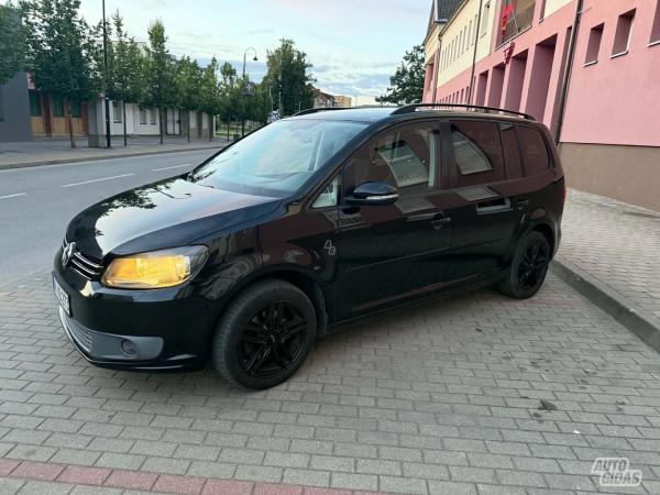 Melns Volkswagen Touran 2011 Mažeikiai, ar dzinēja tilpumu 1.60 L un nobraukumu 274 tūkst. km par 5350 €, foto 4 vietnē AUTOMOTO.COM.LV