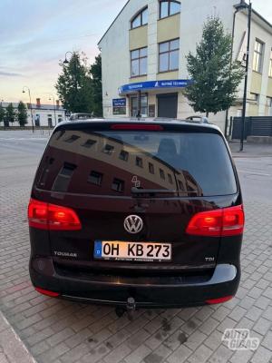 Melns Volkswagen Touran 2011 Mažeikiai, ar dzinēja tilpumu 1.60 L un nobraukumu 274 tūkst. km par 5350 €, foto 7 vietnē AUTOMOTO.COM.LV
