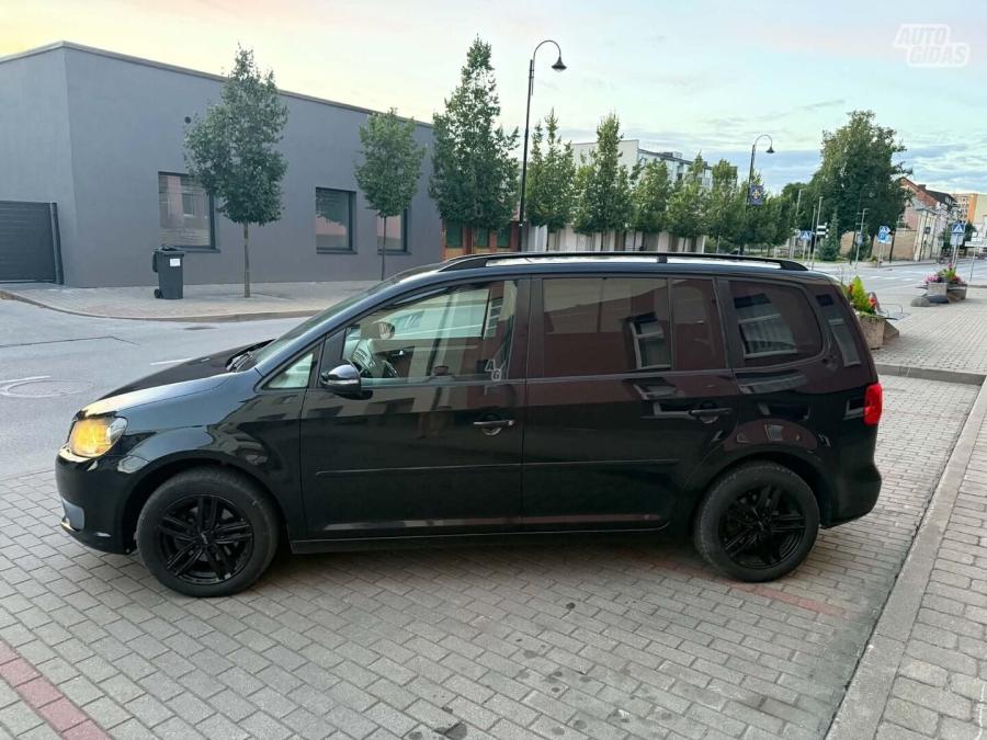 Melns Volkswagen Touran 2011 Mažeikiai, ar dzinēja tilpumu 1.60 L un nobraukumu 274 tūkst. km par 5350 €, foto 8 vietnē AUTOMOTO.COM.LV