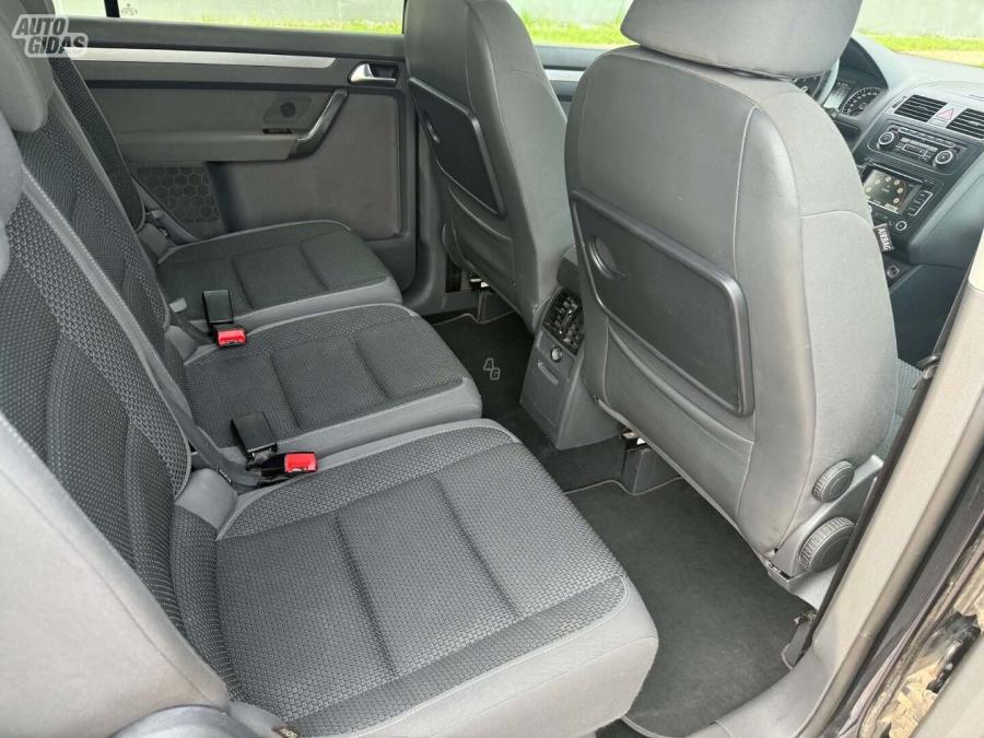 Melns Volkswagen Touran 2011 Mažeikiai, ar dzinēja tilpumu 1.60 L un nobraukumu 274 tūkst. km par 5350 €, foto 23 vietnē AUTOMOTO.COM.LV