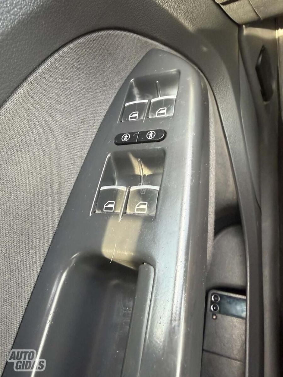 Melns Volkswagen Touran 2011 Mažeikiai, ar dzinēja tilpumu 1.60 L un nobraukumu 274 tūkst. km par 5350 €, foto 24 vietnē AUTOMOTO.COM.LV