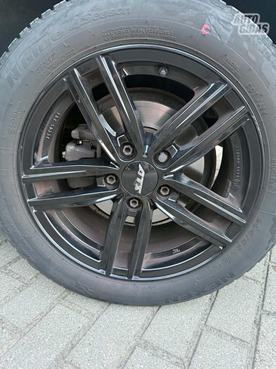 Melns Volkswagen Touran 2011 Mažeikiai, ar dzinēja tilpumu 1.60 L un nobraukumu 274 tūkst. km par 5350 €, foto 34 vietnē AUTOMOTO.COM.LV