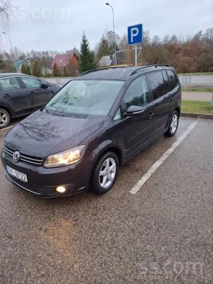 Melns Volkswagen Touran 2011 Daugavpils, ar dzinēja tilpumu 1.60 L un nobraukumu 217 tūkst. km par 6450 €, foto  vietnē AUTOMOTO.COM.LV