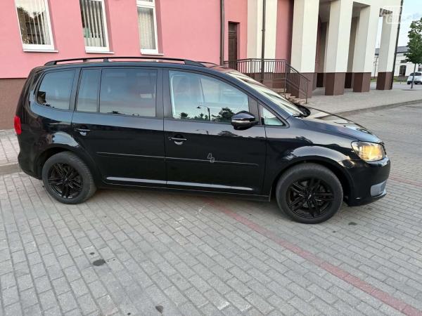 Melns Volkswagen Touran 2011 Mažeikiai, ar dzinēja tilpumu 1.60 L un nobraukumu 274 tūkst. km par 5250 €, foto 2 vietnē AUTOMOTO.COM.LV