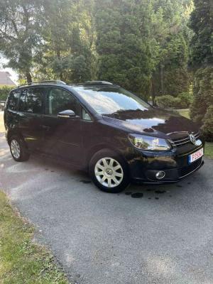 Melns Volkswagen Touran 2011 Jurbarkas, ar dzinēja tilpumu 1.60 L un nobraukumu 280 tūkst. km par 5950 €, foto  vietnē AUTOMOTO.COM.LV