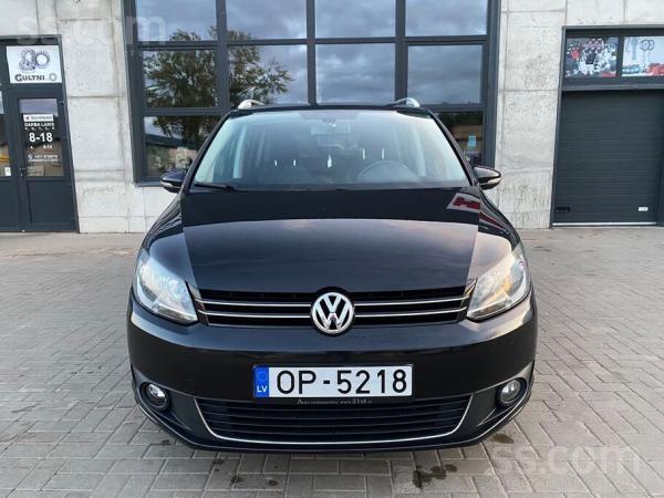 Black Volkswagen Touran 2011 in Cesis, with an engine capacity of 1.60 L and mileage of 283 thousand km for 6600 €, photo 5 on AUTOMOTO.COM.LV