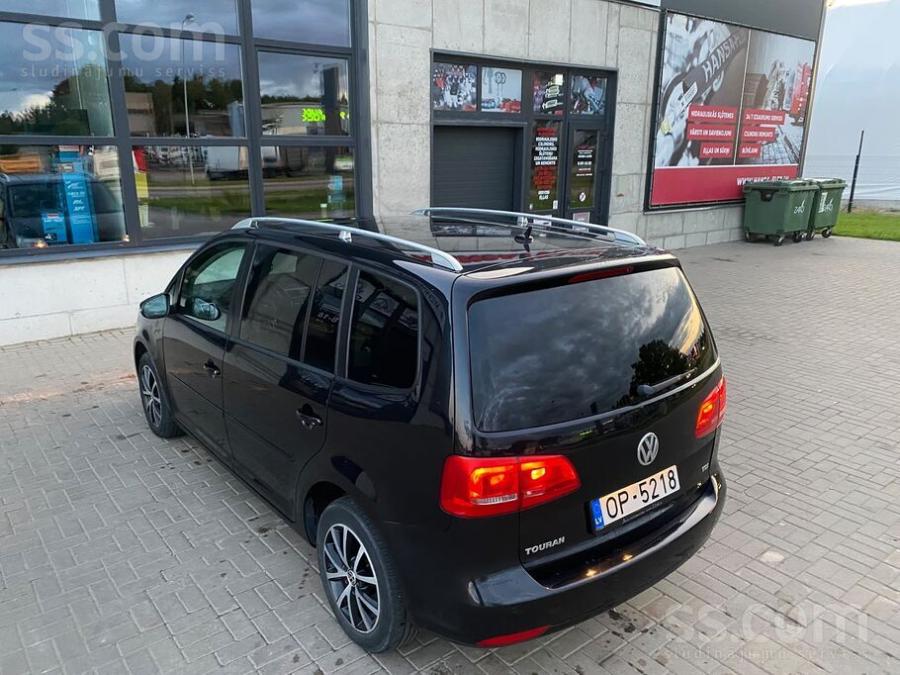 Melns Volkswagen Touran 2011 Cēsis, ar dzinēja tilpumu 1.60 L un nobraukumu 283 tūkst. km par 6600 €, foto 8 vietnē AUTOMOTO.COM.LV