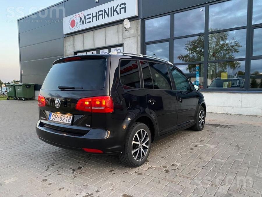 Melns Volkswagen Touran 2011 Cēsis, ar dzinēja tilpumu 1.60 L un nobraukumu 283 tūkst. km par 6600 €, foto 9 vietnē AUTOMOTO.COM.LV