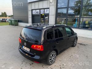 Melns Volkswagen Touran 2011 Cēsis, ar dzinēja tilpumu 1.60 L un nobraukumu 283 tūkst. km par 6600 €, foto 10 vietnē AUTOMOTO.COM.LV