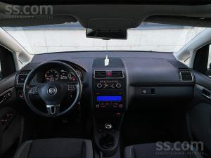 Melns Volkswagen Touran 2011 Cēsis, ar dzinēja tilpumu 1.60 L un nobraukumu 283 tūkst. km par 6600 €, foto 14 vietnē AUTOMOTO.COM.LV