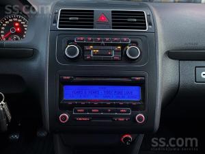 Melns Volkswagen Touran 2011 Cēsis, ar dzinēja tilpumu 1.60 L un nobraukumu 283 tūkst. km par 6600 €, foto 17 vietnē AUTOMOTO.COM.LV