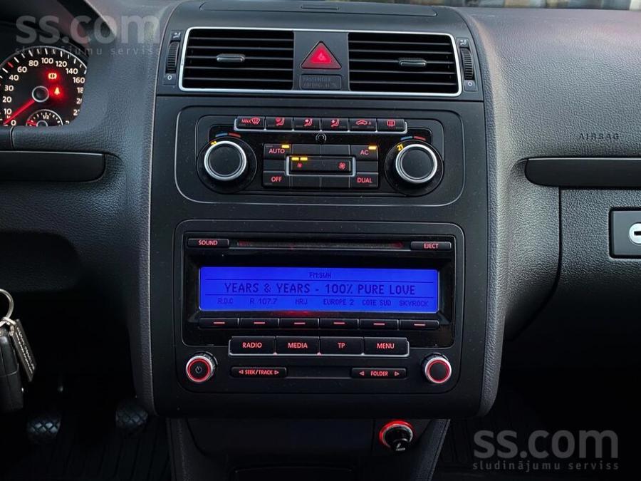 Melns Volkswagen Touran 2011 Cēsis, ar dzinēja tilpumu 1.60 L un nobraukumu 283 tūkst. km par 6600 €, foto 17 vietnē AUTOMOTO.COM.LV