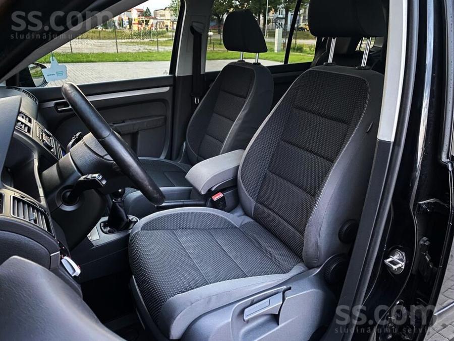 Melns Volkswagen Touran 2011 Cēsis, ar dzinēja tilpumu 1.60 L un nobraukumu 283 tūkst. km par 6600 €, foto 21 vietnē AUTOMOTO.COM.LV