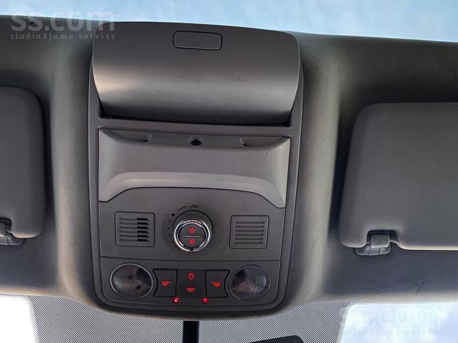 Melns Volkswagen Touran 2011 Cēsis, ar dzinēja tilpumu 1.60 L un nobraukumu 283 tūkst. km par 6600 €, foto 25 vietnē AUTOMOTO.COM.LV