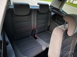 Melns Volkswagen Touran 2011 Cēsis, ar dzinēja tilpumu 1.60 L un nobraukumu 283 tūkst. km par 6600 €, foto 27 vietnē AUTOMOTO.COM.LV