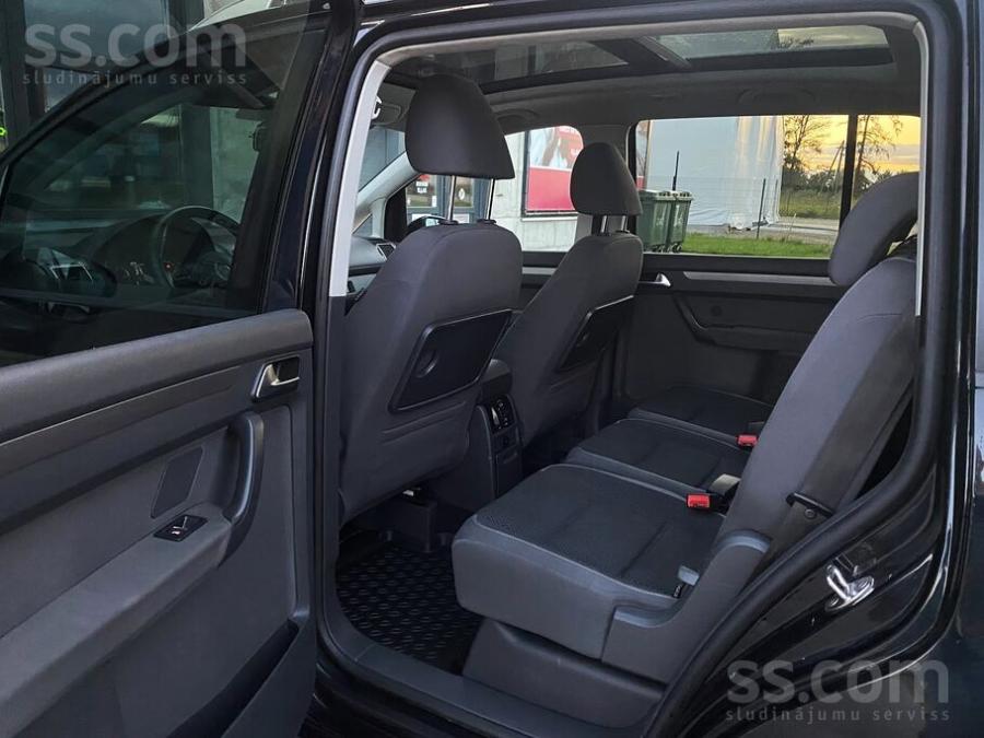 Melns Volkswagen Touran 2011 Cēsis, ar dzinēja tilpumu 1.60 L un nobraukumu 283 tūkst. km par 6600 €, foto 28 vietnē AUTOMOTO.COM.LV