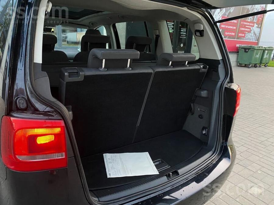 Melns Volkswagen Touran 2011 Cēsis, ar dzinēja tilpumu 1.60 L un nobraukumu 283 tūkst. km par 6600 €, foto 29 vietnē AUTOMOTO.COM.LV