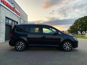 Black Volkswagen Touran 2011 in Cesis, with an engine capacity of 1.60 L and mileage of 283 thousand km for 6600 €, photo 13 on AUTOMOTO.COM.LV