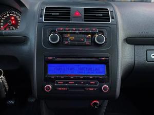 Black Volkswagen Touran 2011 in Cesis, with an engine capacity of 1.60 L and mileage of 283 thousand km for 6600 €, photo 17 on AUTOMOTO.COM.LV