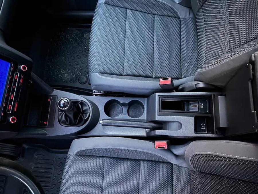 Black Volkswagen Touran 2011 in Cesis, with an engine capacity of 1.60 L and mileage of 283 thousand km for 6600 €, photo 19 on AUTOMOTO.COM.LV