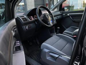 Black Volkswagen Touran 2011 in Cesis, with an engine capacity of 1.60 L and mileage of 283 thousand km for 6600 €, photo 20 on AUTOMOTO.COM.LV