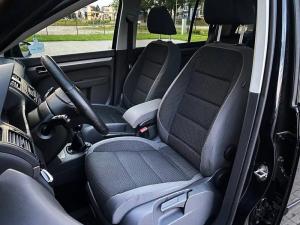 Black Volkswagen Touran 2011 in Cesis, with an engine capacity of 1.60 L and mileage of 283 thousand km for 6600 €, photo 21 on AUTOMOTO.COM.LV