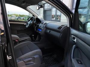 Black Volkswagen Touran 2011 in Cesis, with an engine capacity of 1.60 L and mileage of 283 thousand km for 6600 €, photo 22 on AUTOMOTO.COM.LV