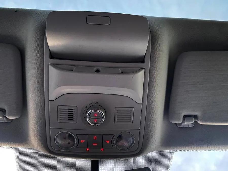 Black Volkswagen Touran 2011 in Cesis, with an engine capacity of 1.60 L and mileage of 283 thousand km for 6600 €, photo 25 on AUTOMOTO.COM.LV