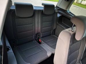 Black Volkswagen Touran 2011 in Cesis, with an engine capacity of 1.60 L and mileage of 283 thousand km for 6600 €, photo 27 on AUTOMOTO.COM.LV