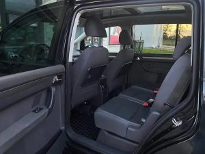 Black Volkswagen Touran 2011 in Cesis, with an engine capacity of 1.60 L and mileage of 283 thousand km for 6600 €, photo 28 on AUTOMOTO.COM.LV