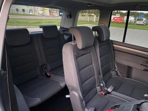 Black Volkswagen Touran 2011 in Cesis, with an engine capacity of 1.60 L and mileage of 283 thousand km for 6600 €, photo 30 on AUTOMOTO.COM.LV