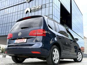 Black Volkswagen Touran 2011 in Kaunas, with an engine capacity of 2.00 L and mileage of 298 thousand km for 6200 €, photo 5 on AUTOMOTO.COM.LV