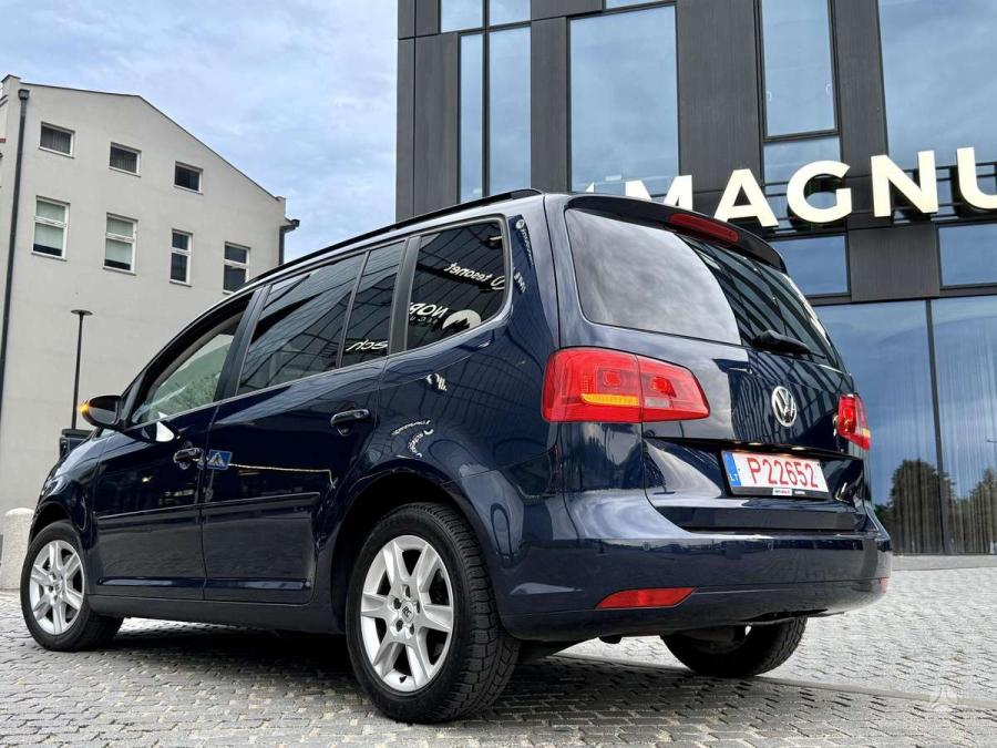 Black Volkswagen Touran 2011 in Kaunas, with an engine capacity of 2.00 L and mileage of 298 thousand km for 6200 €, photo 9 on AUTOMOTO.COM.LV