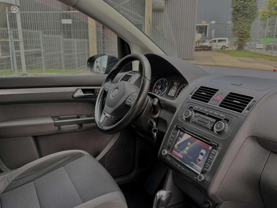 Black Volkswagen Touran 2011 in Kaunas, with an engine capacity of 2.00 L and mileage of 298 thousand km for 6200 €, photo 19 on AUTOMOTO.COM.LV
