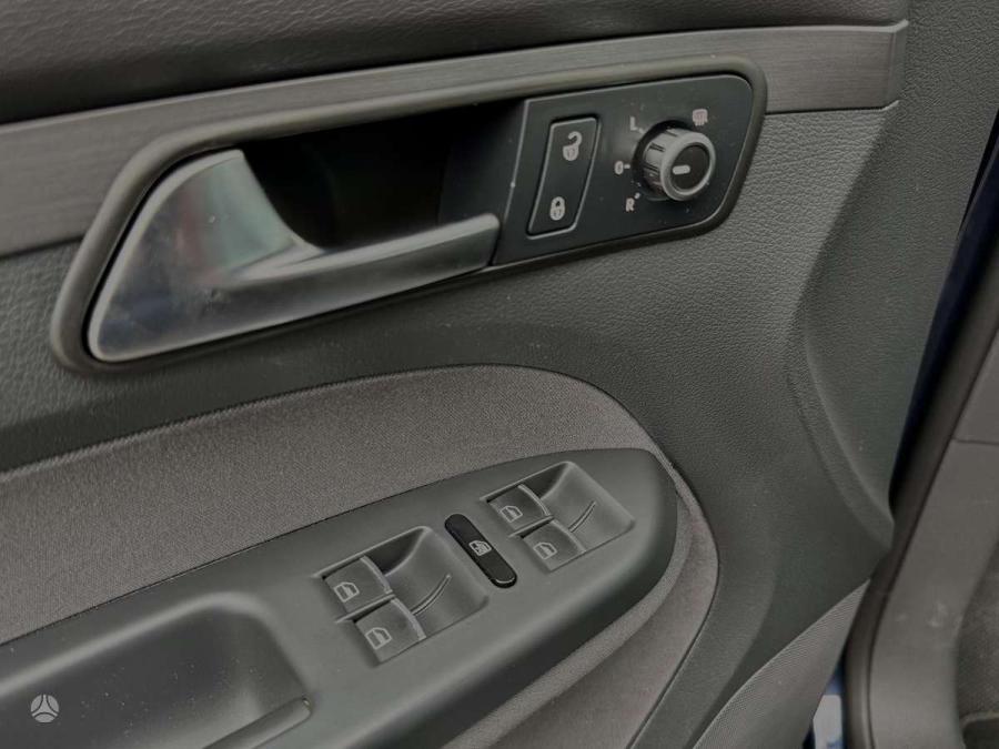 Black Volkswagen Touran 2011 in Kaunas, with an engine capacity of 2.00 L and mileage of 298 thousand km for 6200 €, photo 29 on AUTOMOTO.COM.LV