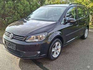 Black Volkswagen Touran 2011 in Ukmerge, with an engine capacity of 1.60 L and mileage of 291 thousand km for 4650 €, photo  on AUTOMOTO.COM.LV