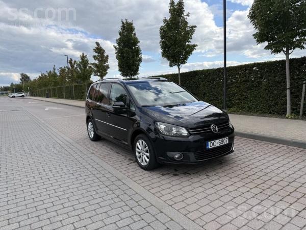Black Volkswagen Touran 2011 in Ventspils, with an engine capacity of 2.00 L and mileage of 369 thousand km for 6499 €, photo 3 on AUTOMOTO.COM.LV