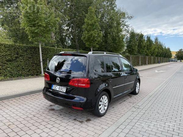 Black Volkswagen Touran 2011 in Ventspils, with an engine capacity of 2.00 L and mileage of 369 thousand km for 6499 €, photo 4 on AUTOMOTO.COM.LV