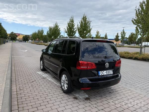 Black Volkswagen Touran 2011 in Ventspils, with an engine capacity of 2.00 L and mileage of 369 thousand km for 6499 €, photo 5 on AUTOMOTO.COM.LV