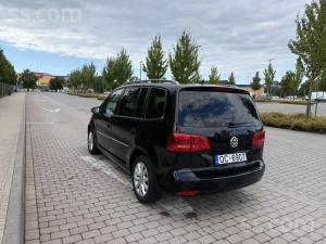 Black Volkswagen Touran 2011 in Ventspils, with an engine capacity of 2.00 L and mileage of 369 thousand km for 6499 €, photo 5 on AUTOMOTO.COM.LV